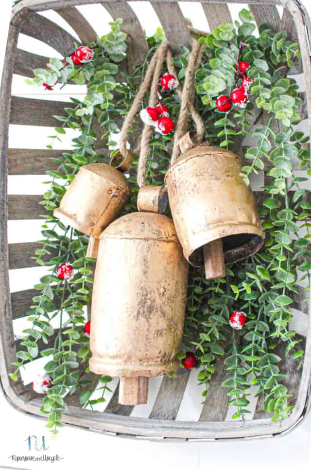 How to Create a Simple Christmas Wreath with Harmony Bells