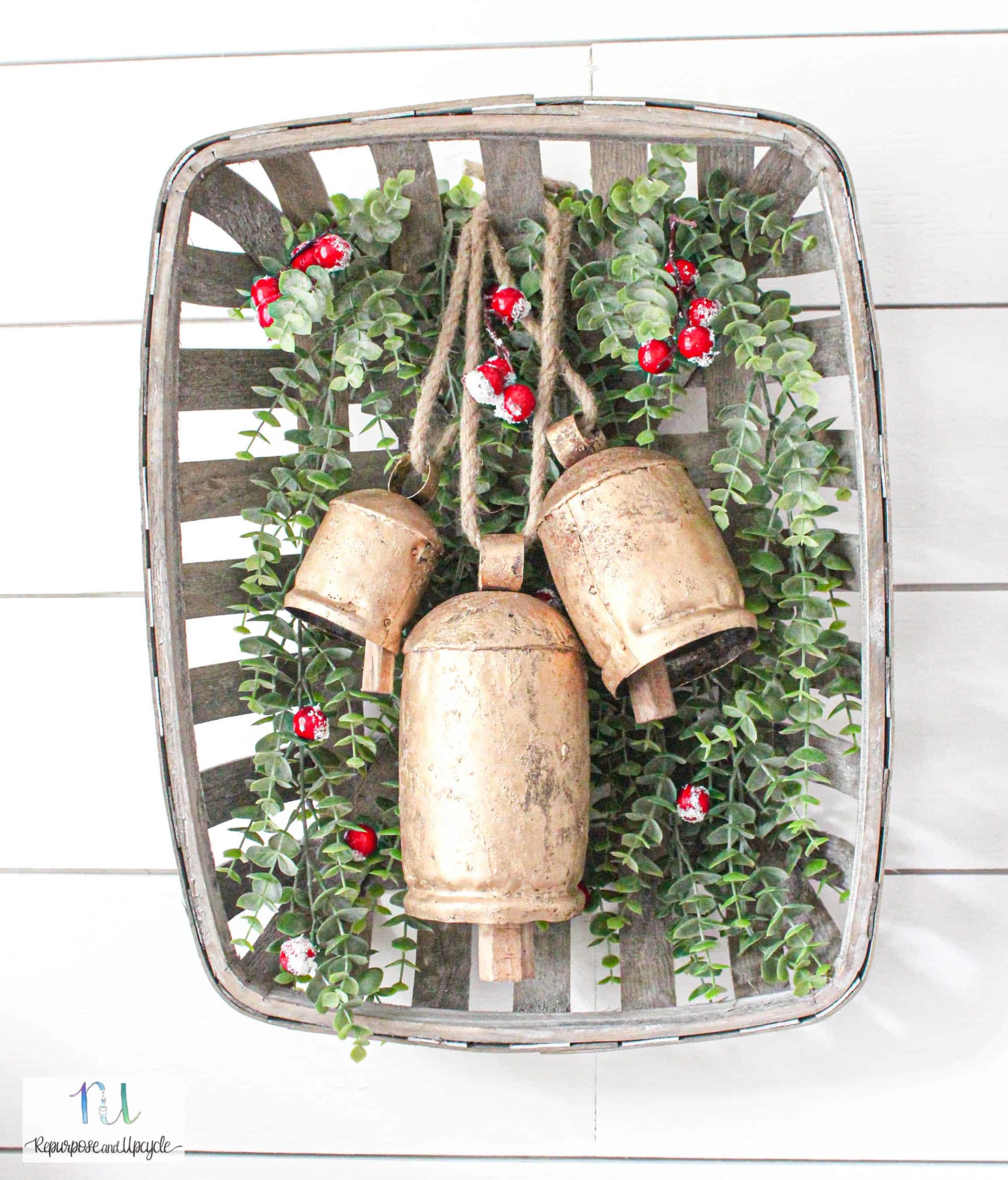 How to Create a Simple Christmas Wreath with Harmony Bells