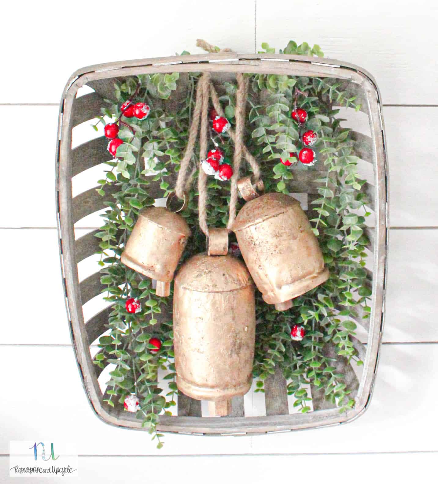 How to Create a Simple Christmas Wreath with Harmony Bells