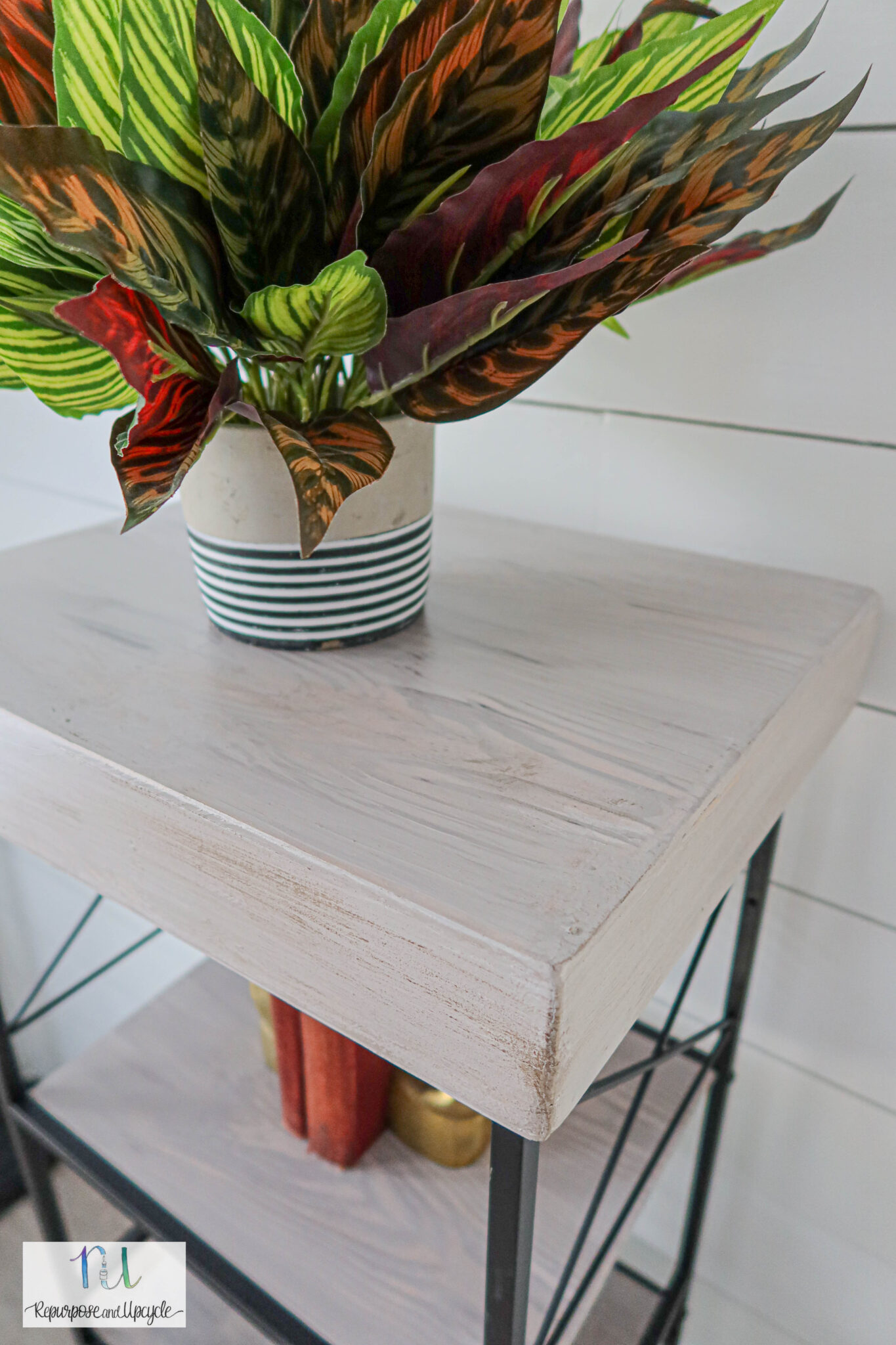 How to use a Graining Tool For Faux Wood Paint Finish