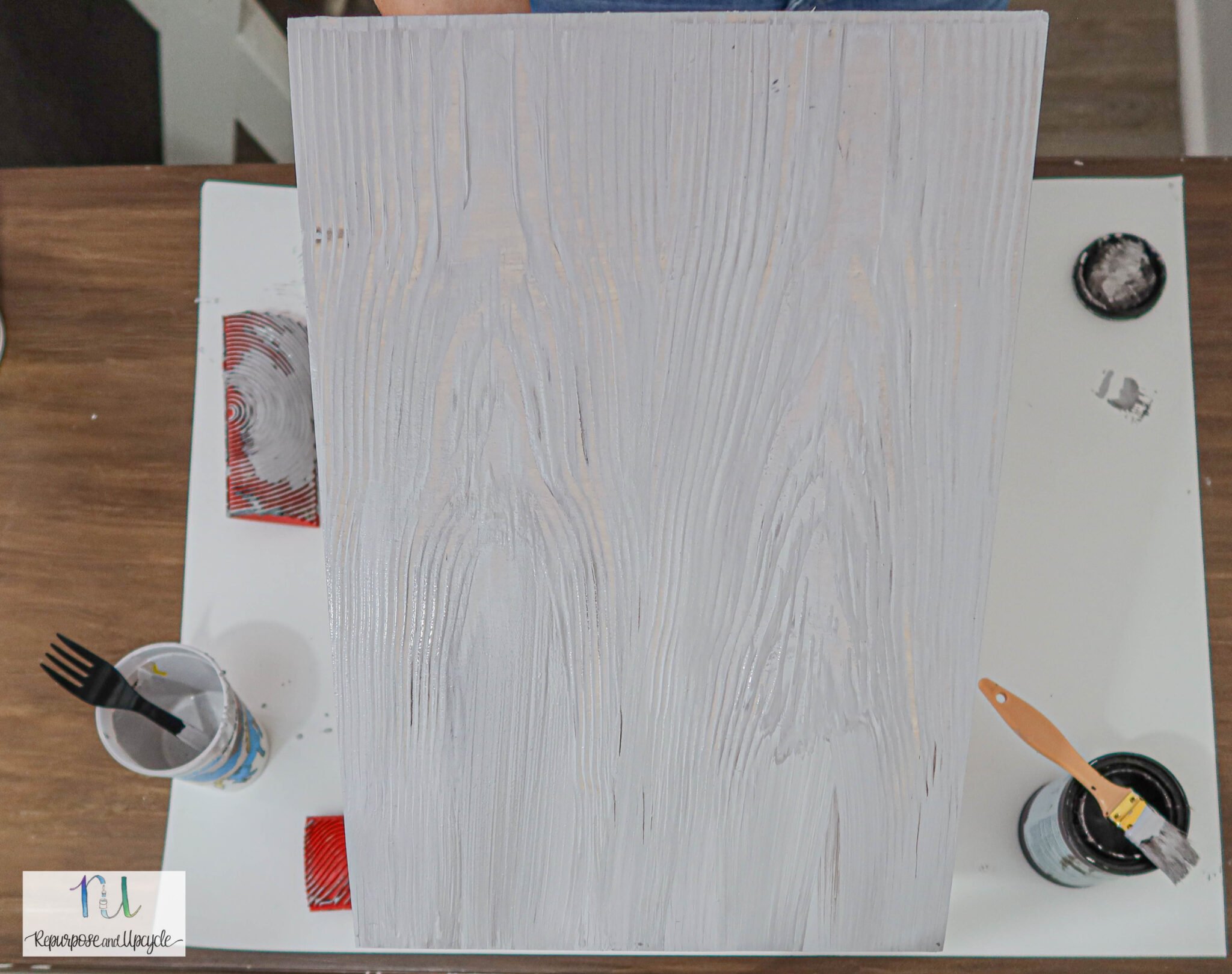 How to use a Graining Tool For Faux Wood Paint Finish