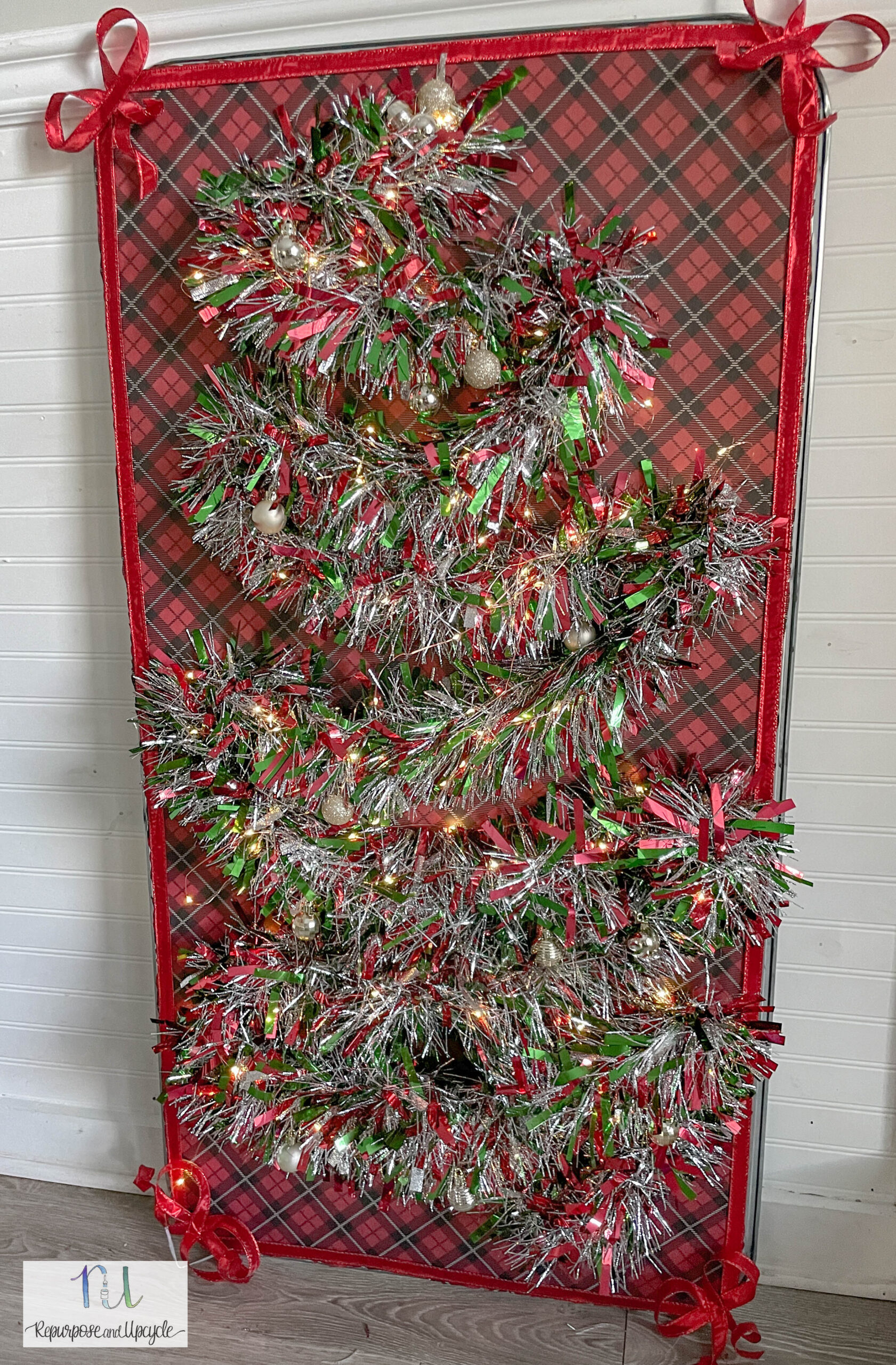 DIY Lighted Christmas Wall Tree with an Oil Drip Pan