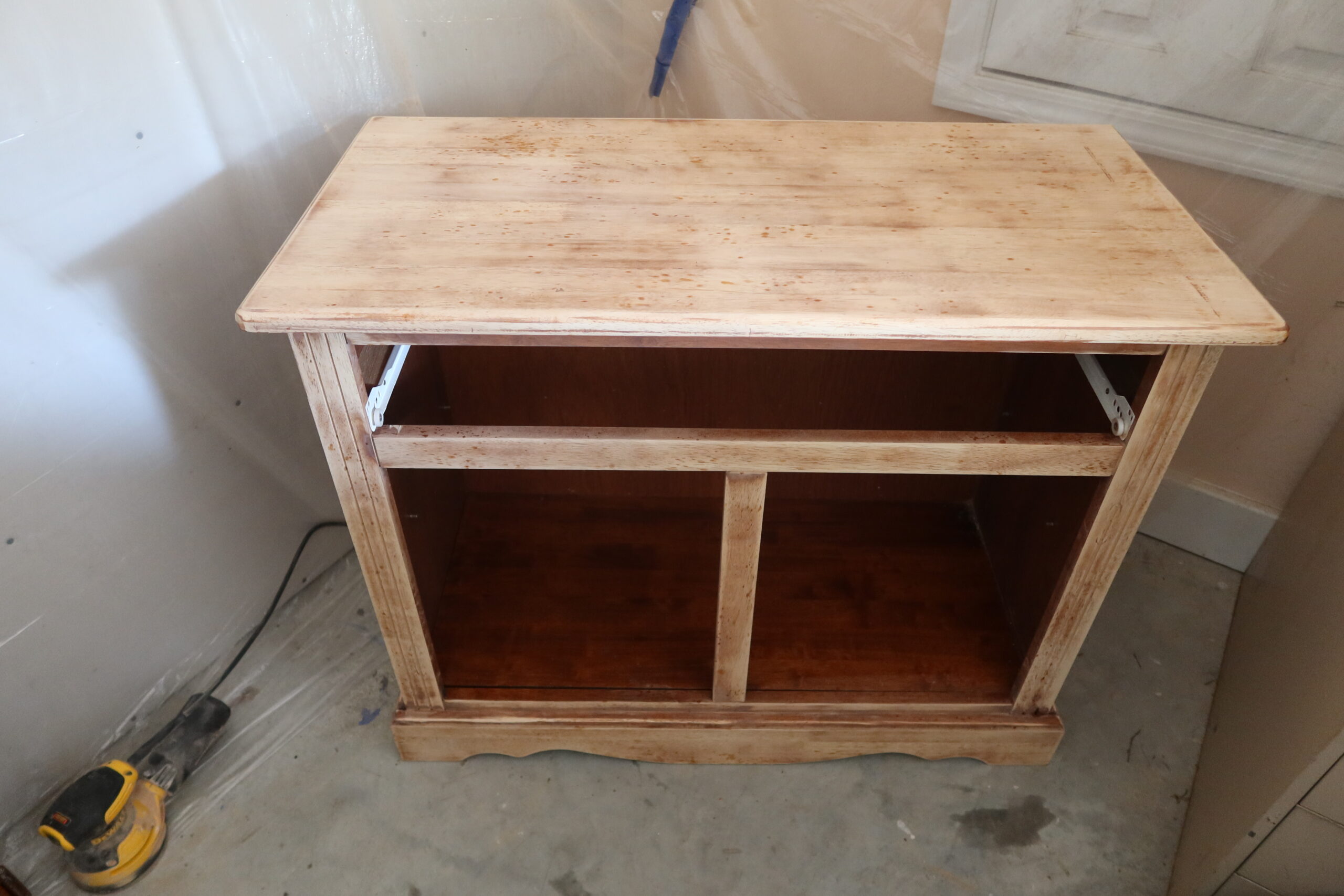 Two Toned Furniture Makeover with a Tan Wash and Fusion Mineral Paint